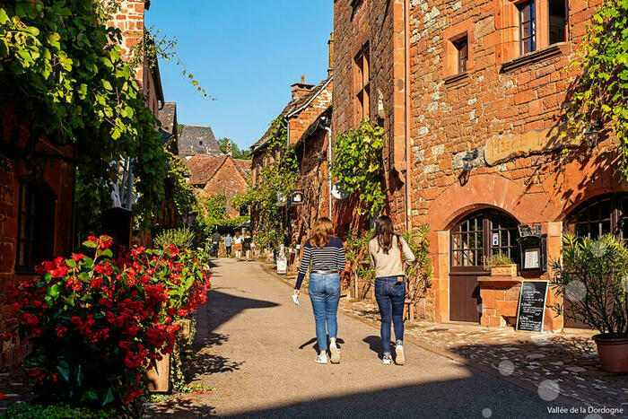 Explore the streets of Collonges-la-Rouge with a guide! | Journées ...